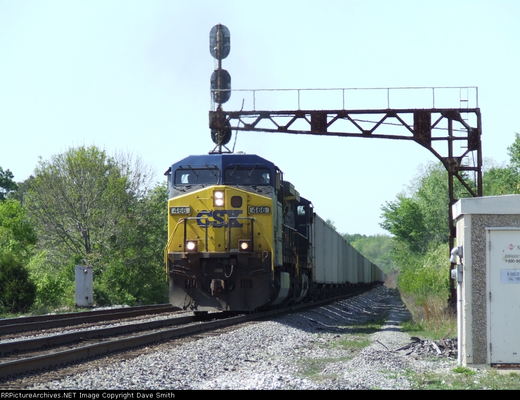 CSX 466 under the old Cantilever at Lee Hall